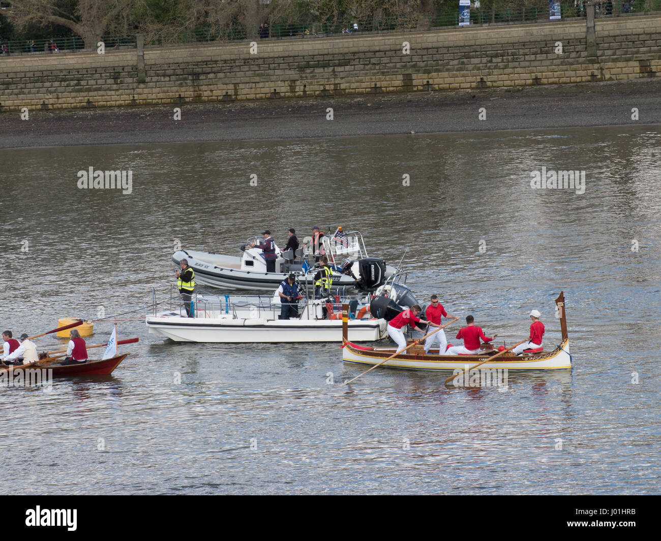 river Thames rowing boat rowers bank sport rowing Stock Photo - Alamy