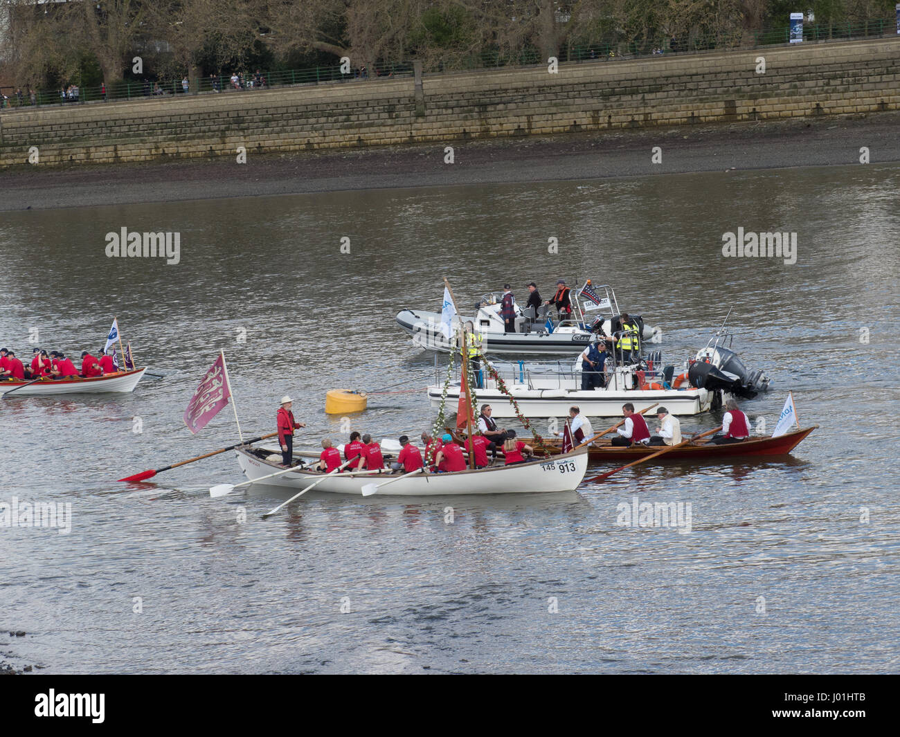 river Thames rowing boat rowers bank sport rowing Stock Photo - Alamy
