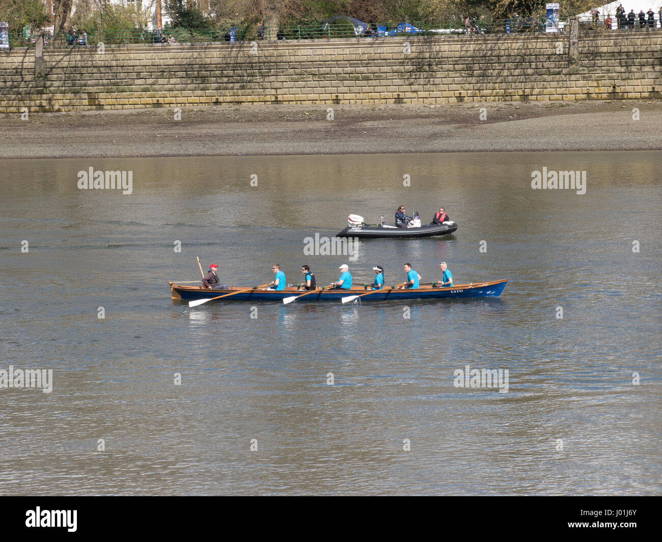 river Thames rowing boat rowers bank sport rowing Stock Photo - Alamy