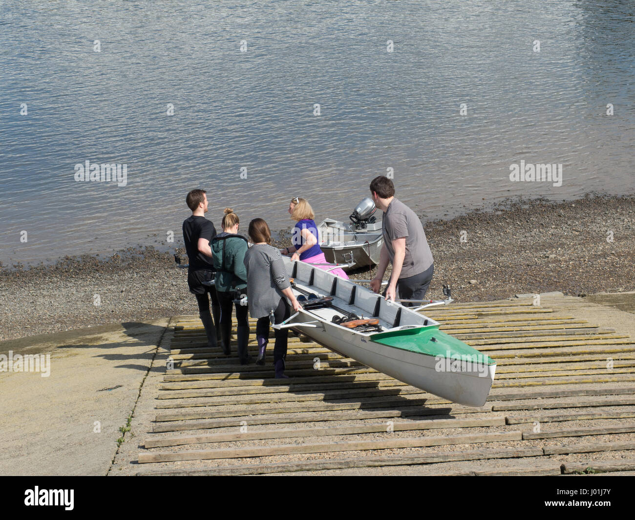 river Thames rowing boat rowers bank sport rowing Stock Photo - Alamy
