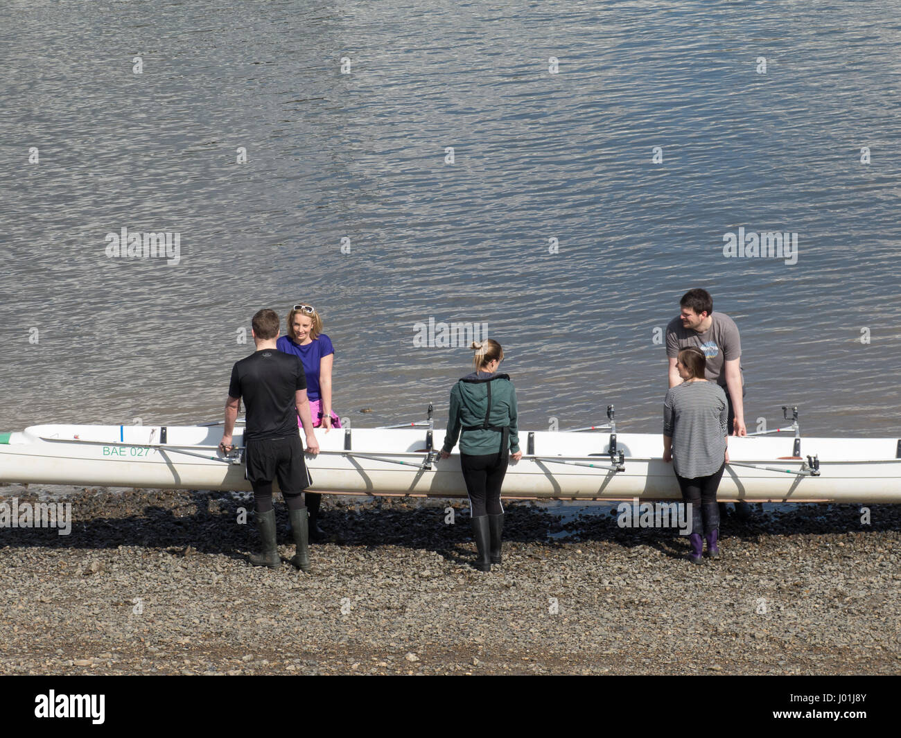 river Thames rowing boat rowers bank sport rowing Stock Photo - Alamy
