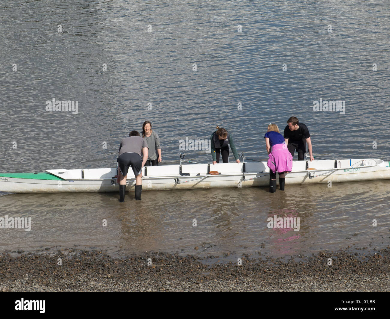 river Thames rowing boat rowers bank sport rowing Stock Photo - Alamy