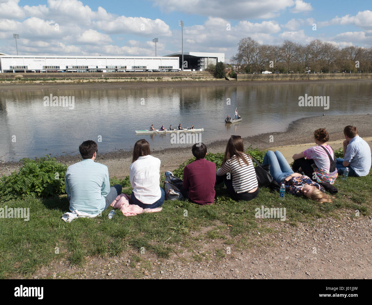 river Thames rowing boat rowers bank sport rowing Stock Photo - Alamy