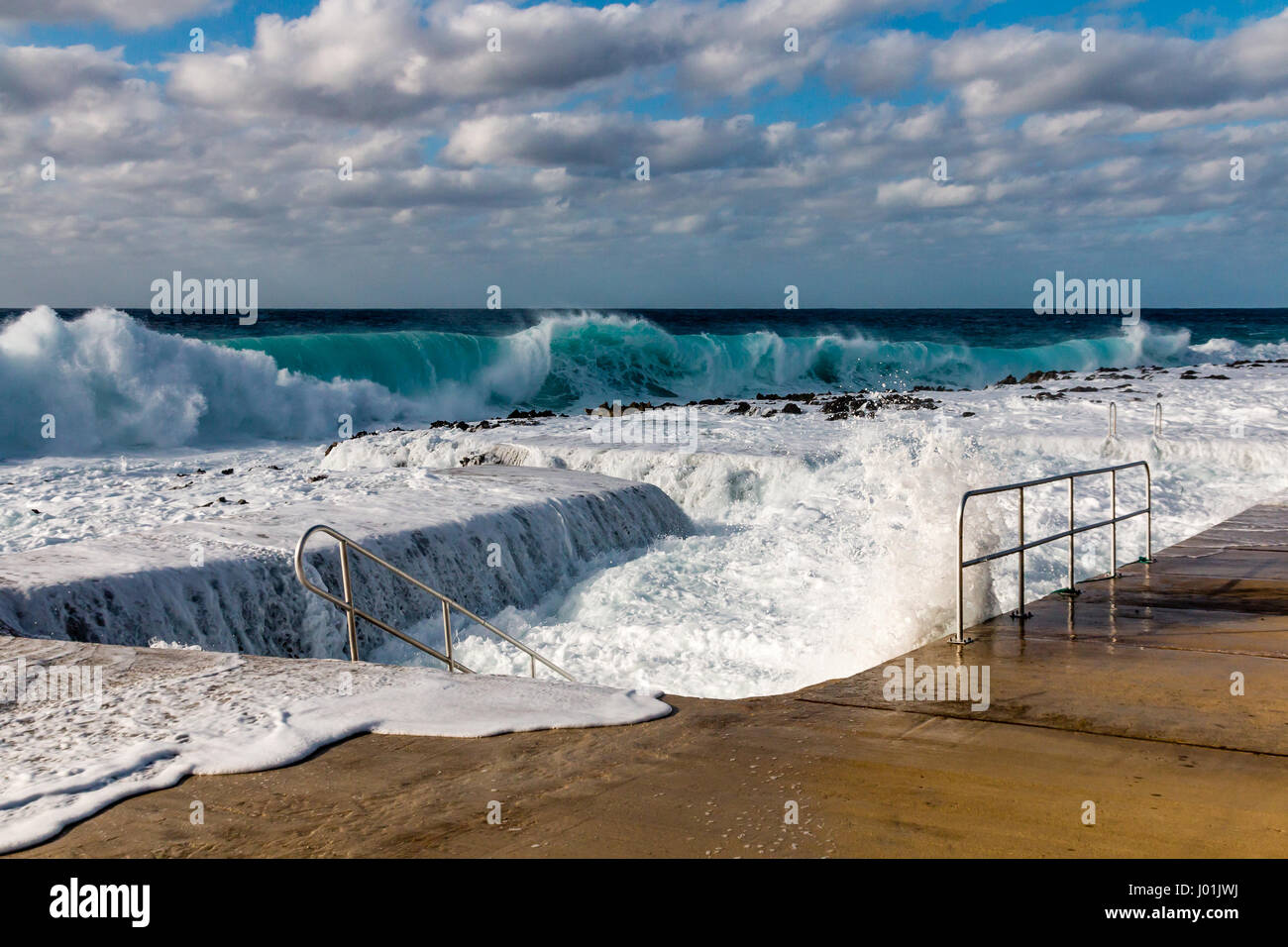 Water rough flood hi-res stock photography and images - Alamy