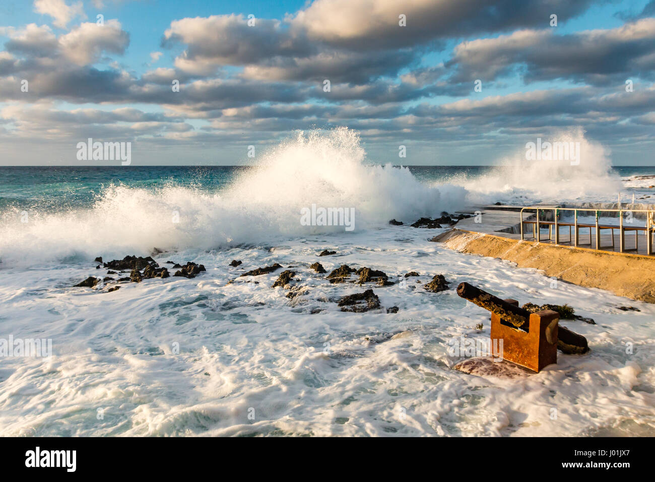 Large Ocean Waves Breaking Onto a Rocky Shoreline Stock Photo - Alamy