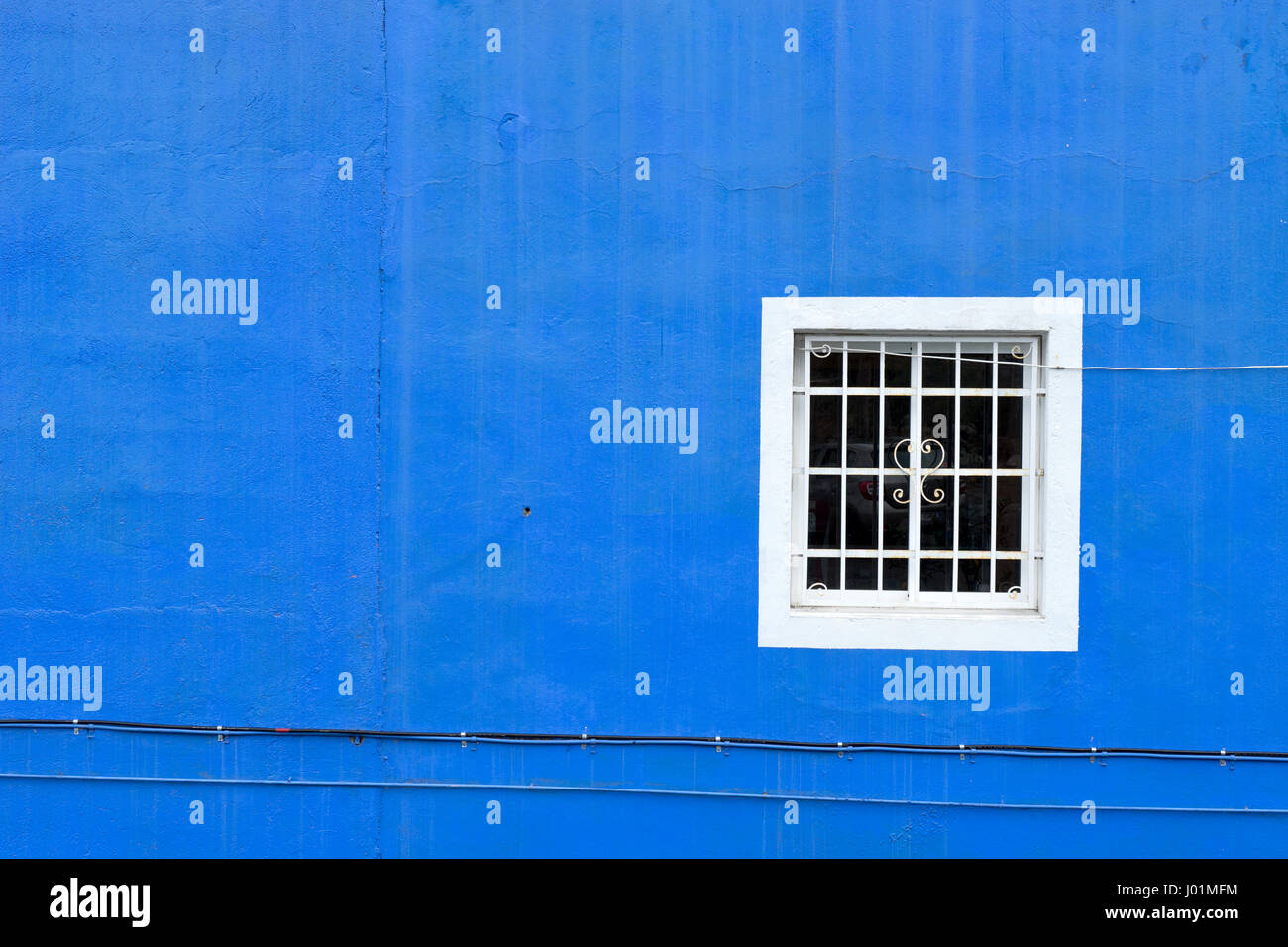 Blue facade hi-res stock photography and images - Alamy