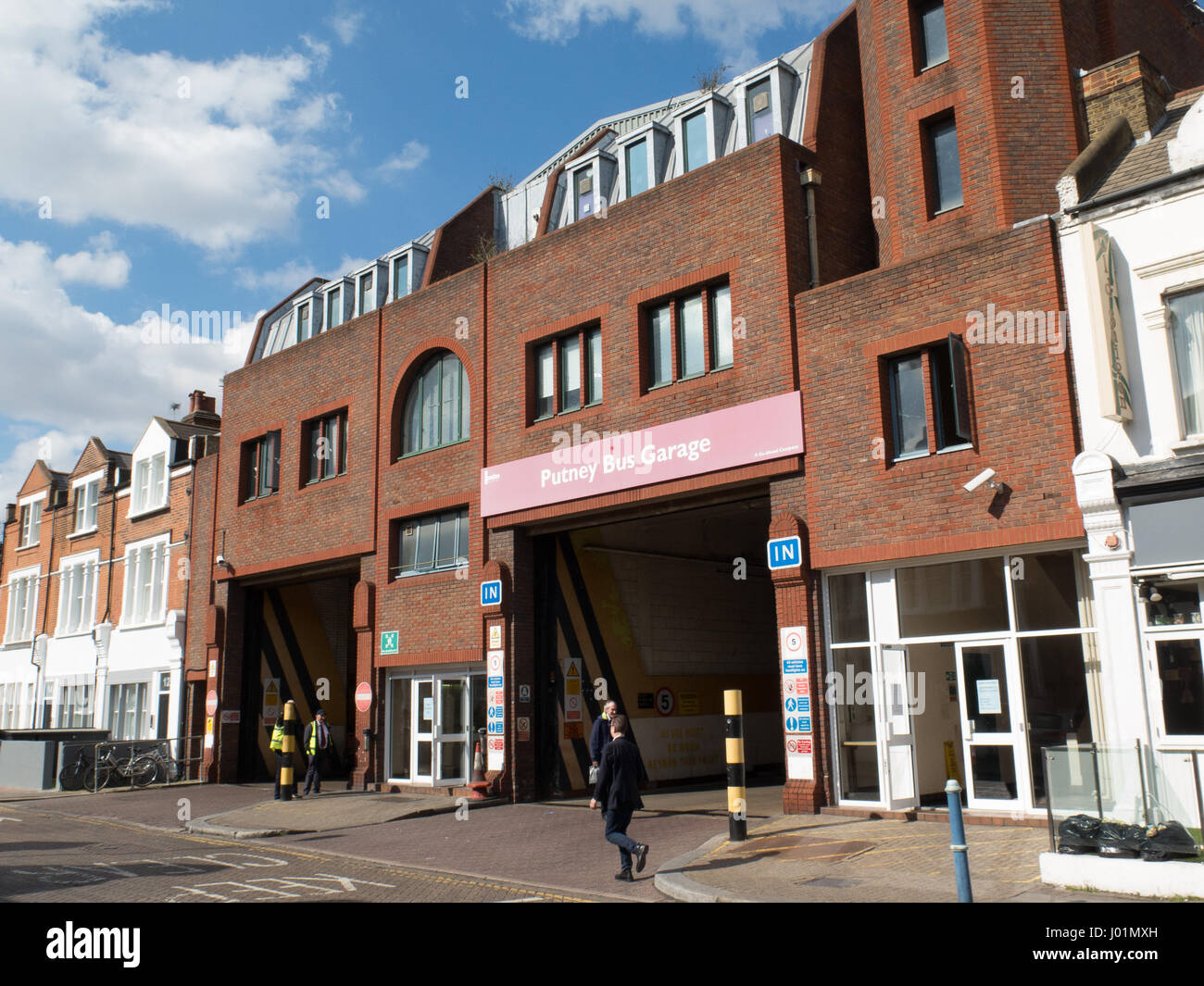 Putney bus hi-res stock photography and images - Alamy