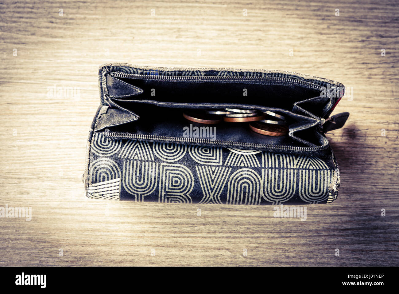 Open black woman wallet hi-res stock photography and images - Alamy