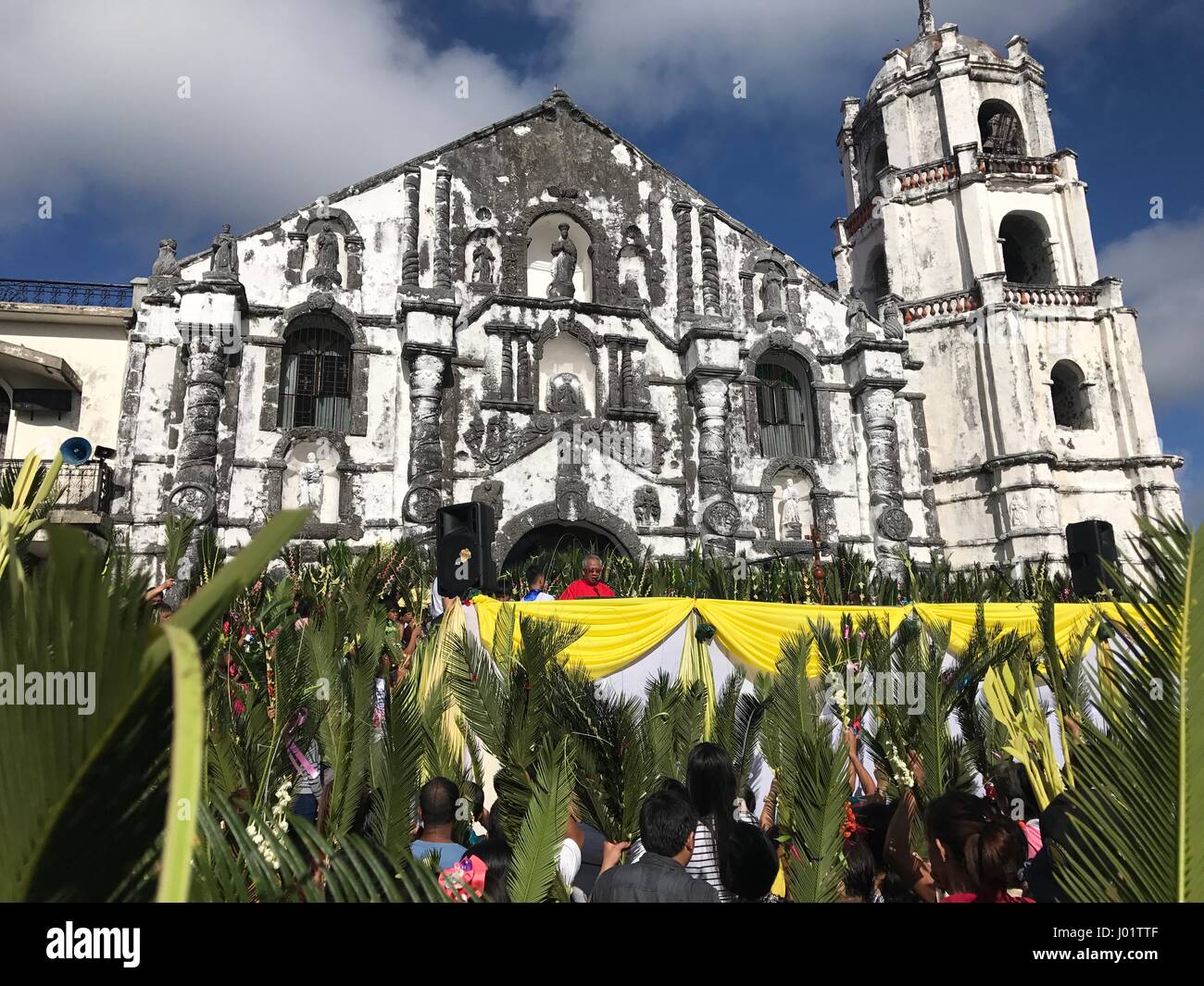 Thousands of Catholic devotees flocked to Daraga Church to celebrate ...