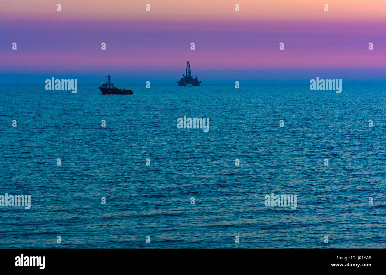 North sea oil rig waves hi-res stock photography and images - Alamy