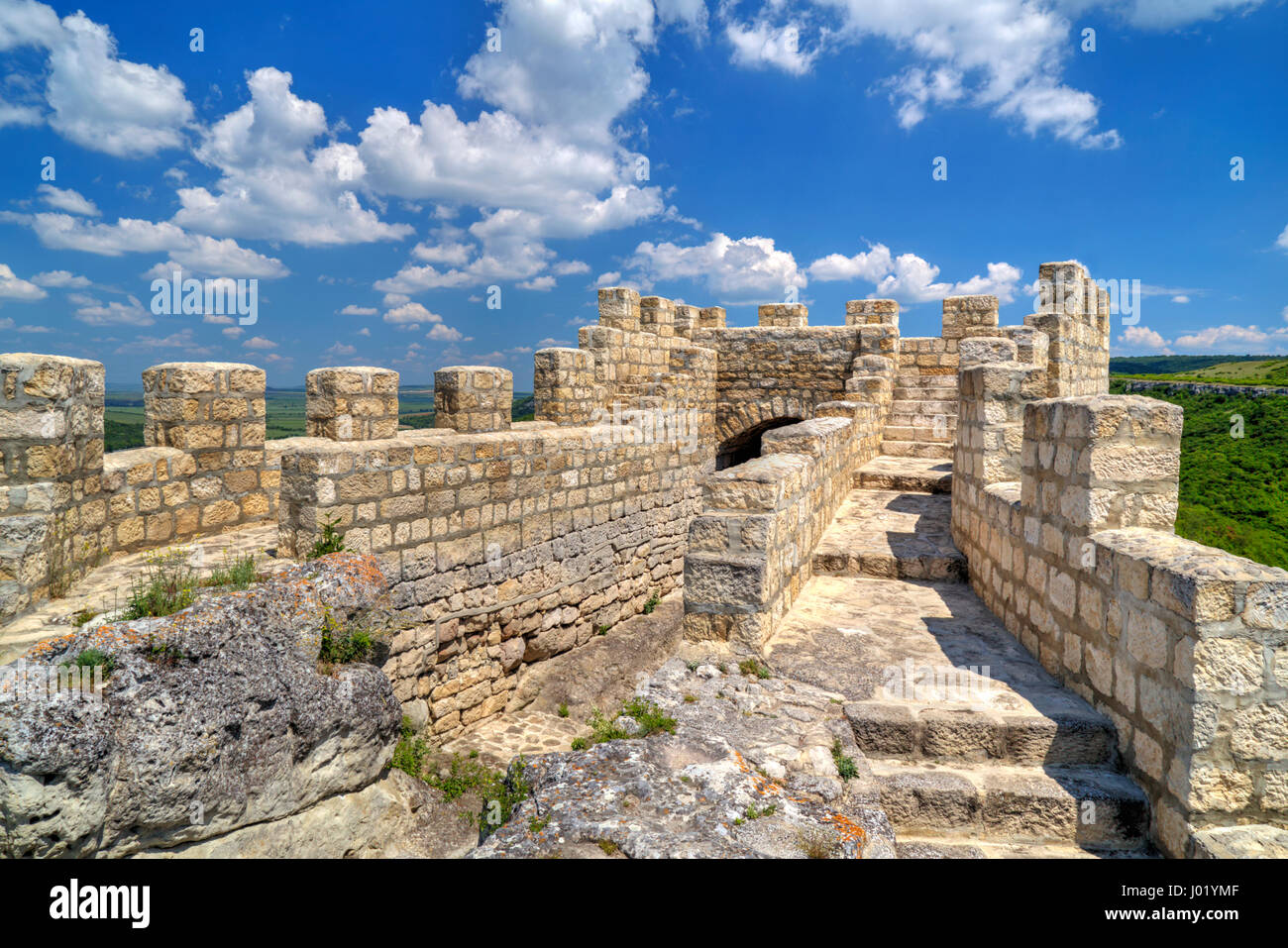 Stone walls and gate of ancient fortress Stock Photo - Alamy