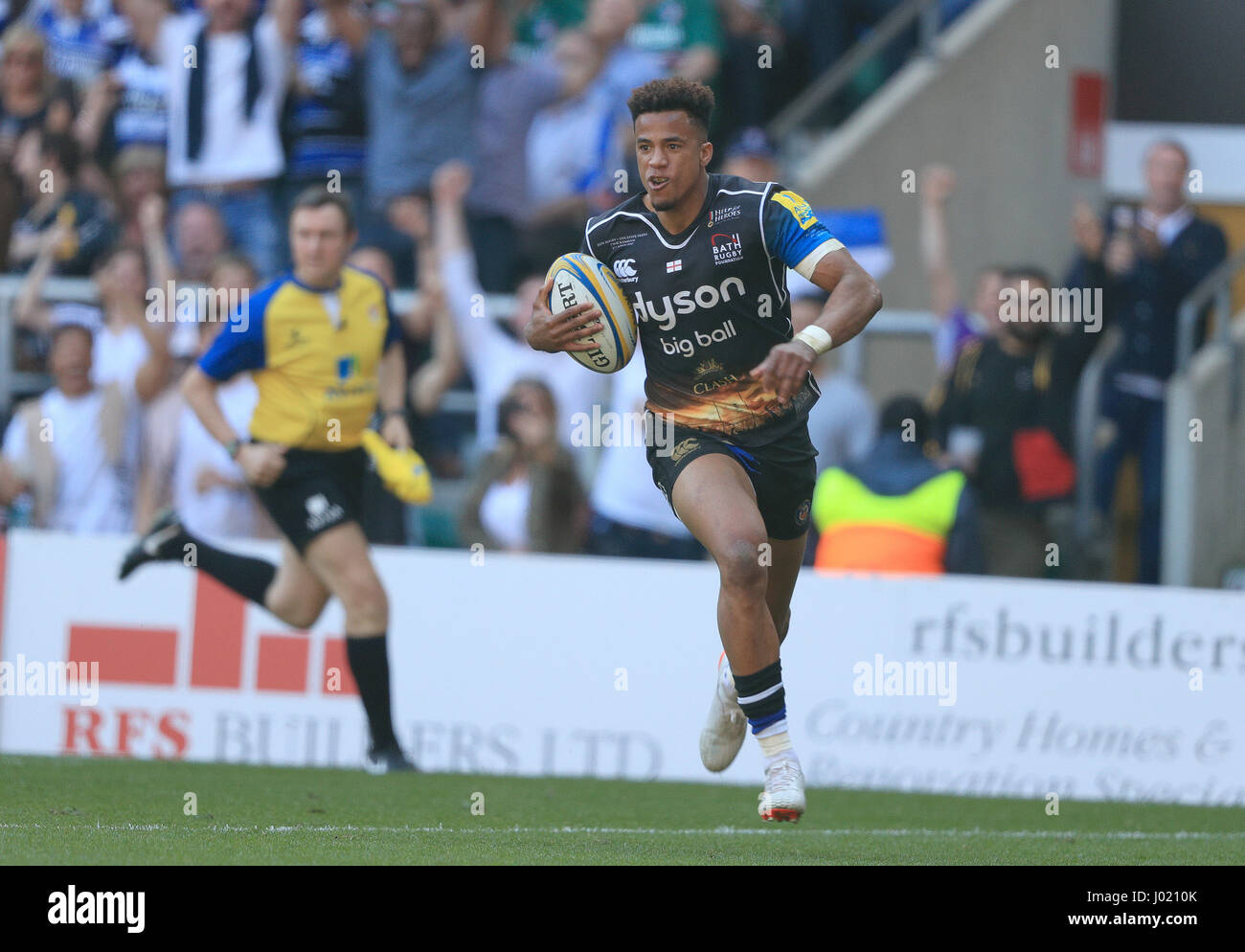 Bath's Anthony Watson runs through to score his second try during The ...
