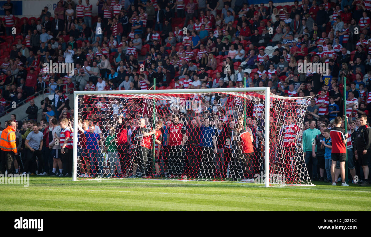 Doncaster rovers fans hi-res stock photography and images - Alamy