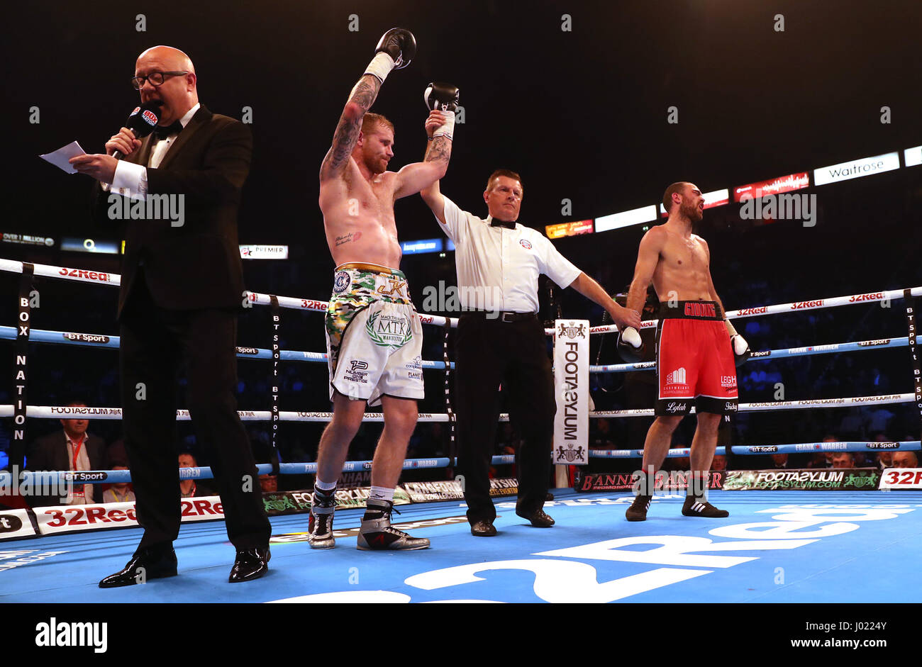 Jimmy Kelly (left) celebrates beating Rick Godding during their Super ...