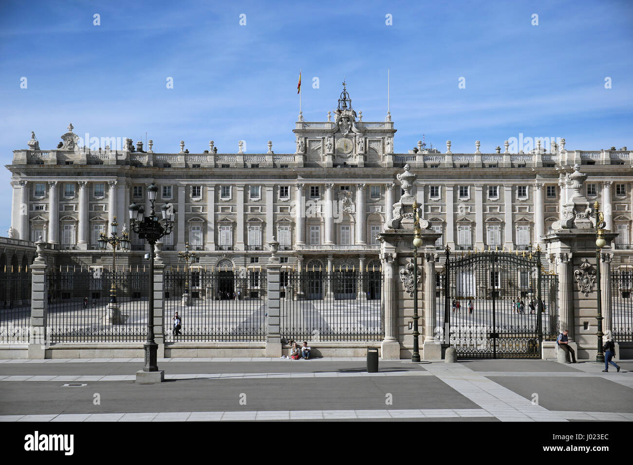Cobbled courtyard hi-res stock photography and images - Alamy