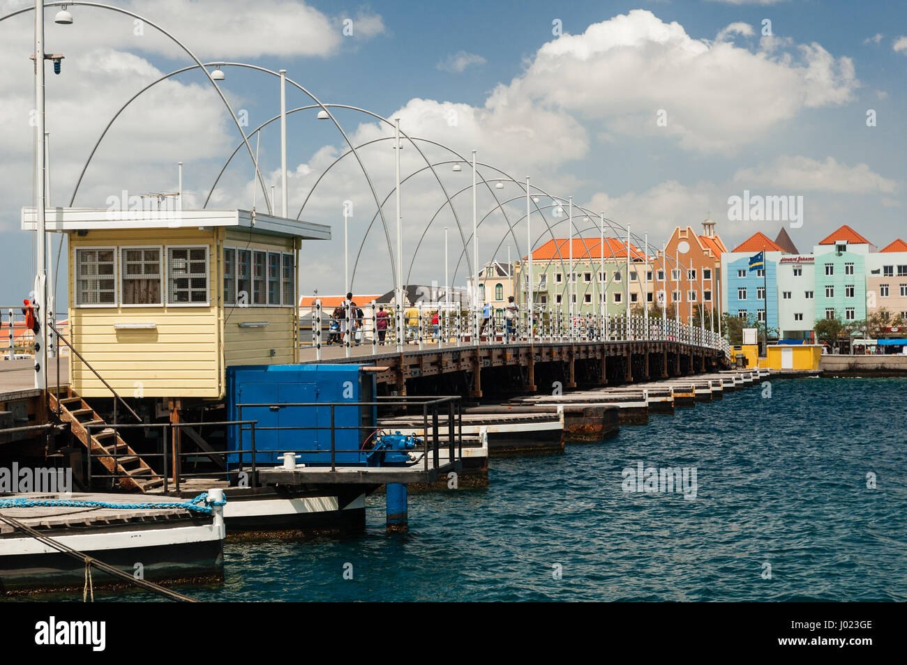 Willemstad, Curacao - The Queen Emma Pontoon Bridge connecting ...