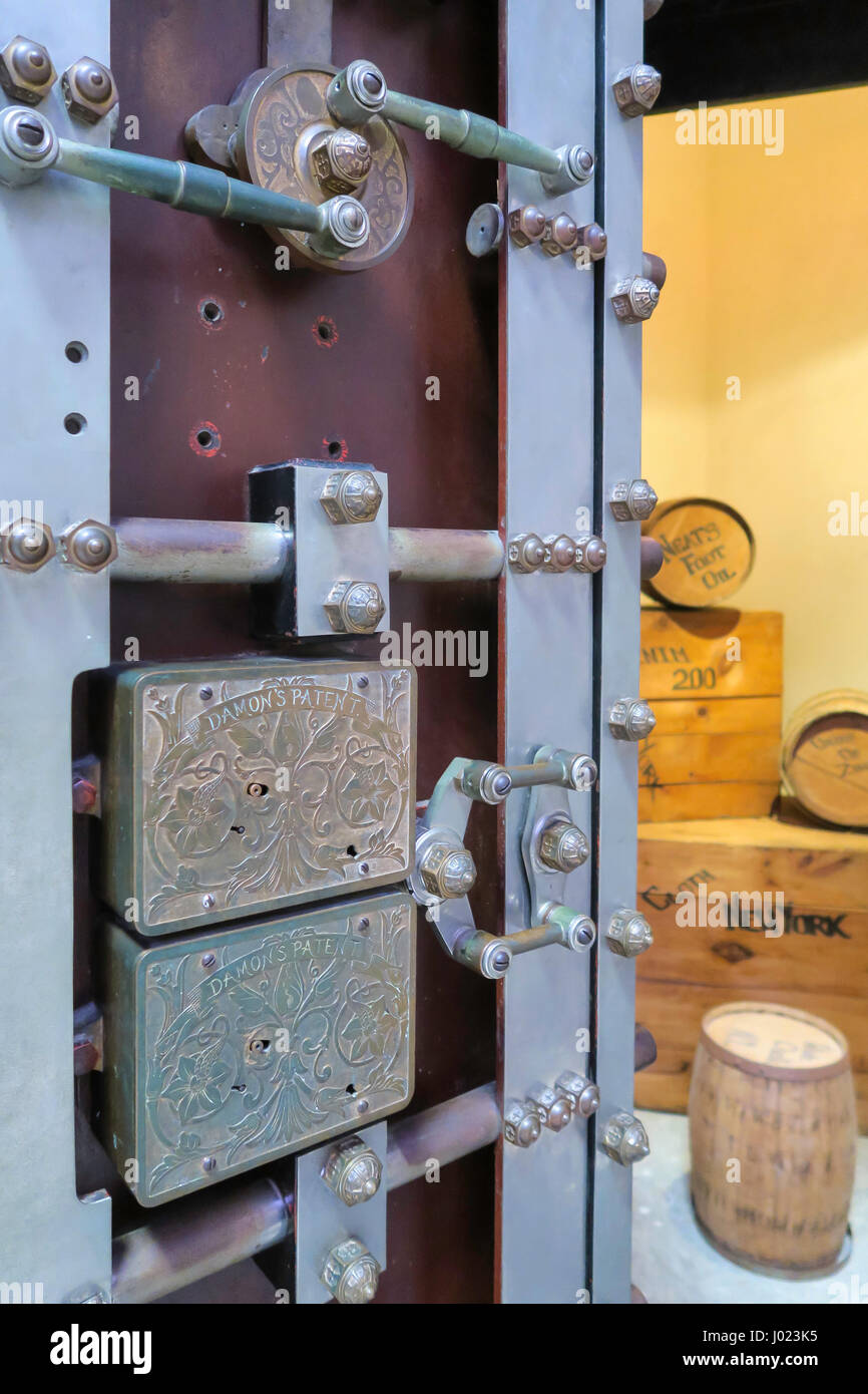 Steel vault wall hi-res stock photography and images - Alamy