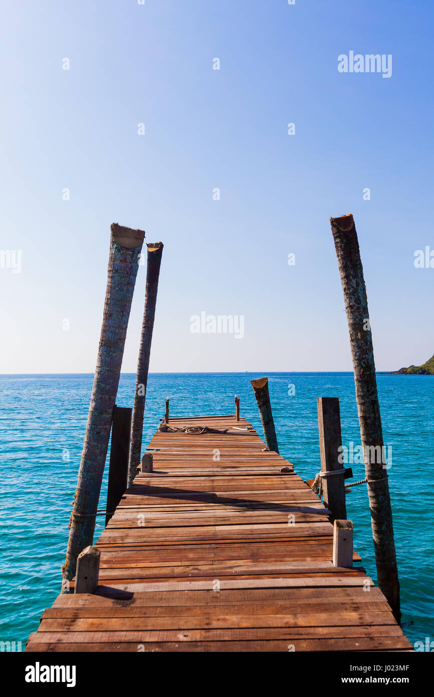 Wooden pathway. Tropical Resort. boardwalk on beach Stock Photo - Alamy