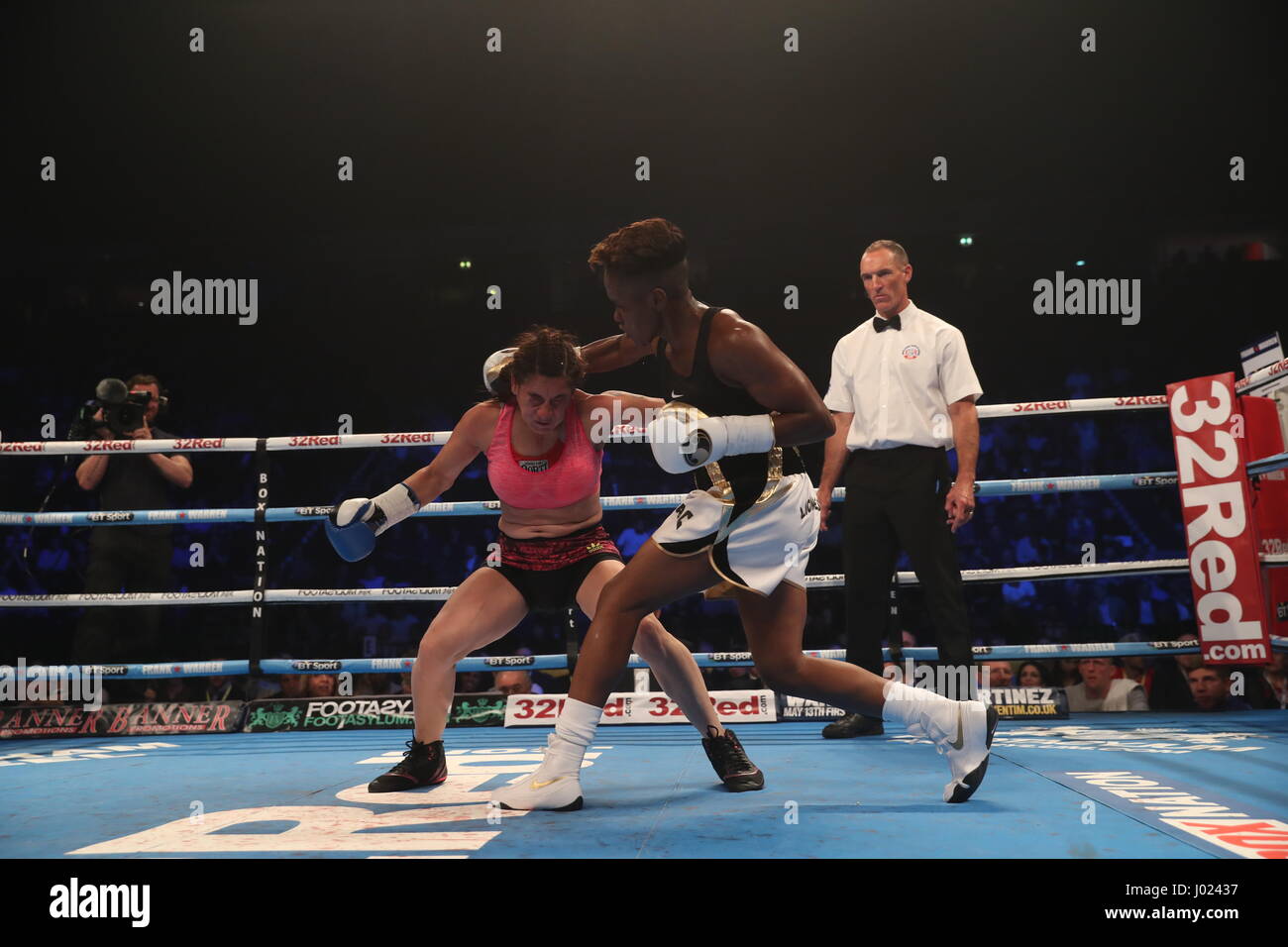 Nicola Adams (right) against Virginia Noemi Carcamo in the ...