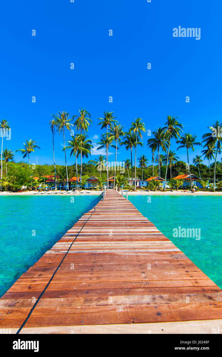 boardwalk on beach Stock Photo - Alamy
