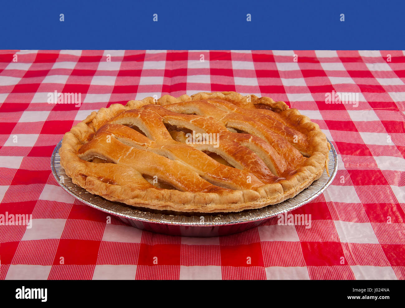 All american kitchen symbol and apple pie Stock Photo - Alamy