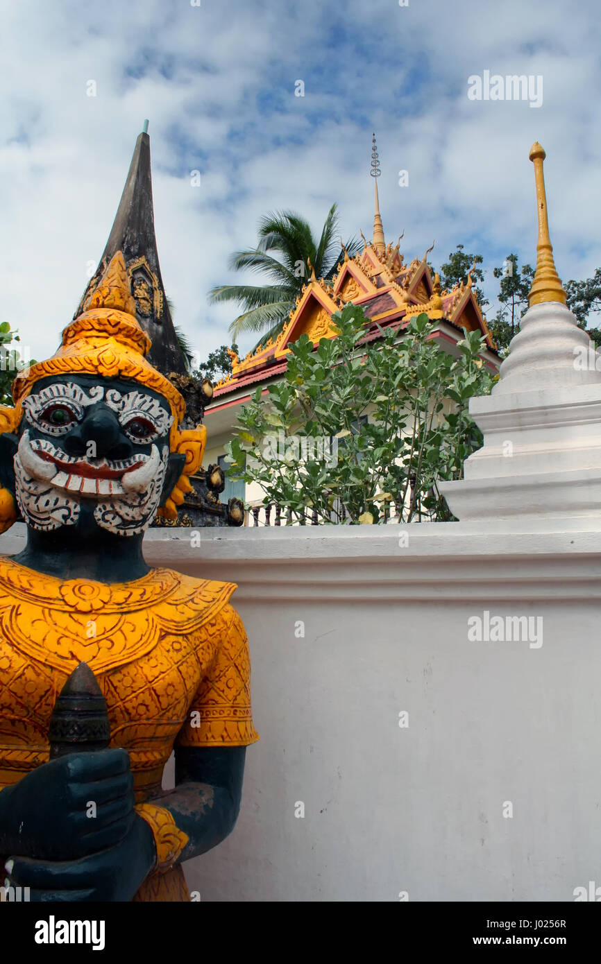 Siamese guard statue at a Buddhist temple in Laos Stock Photo - Alamy