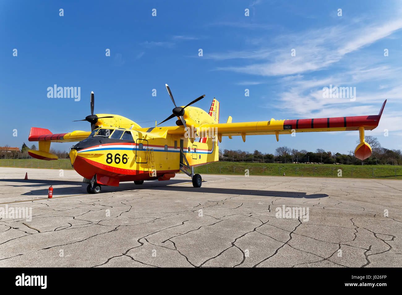 Canadair cl 415 hi-res stock photography and images - Alamy
