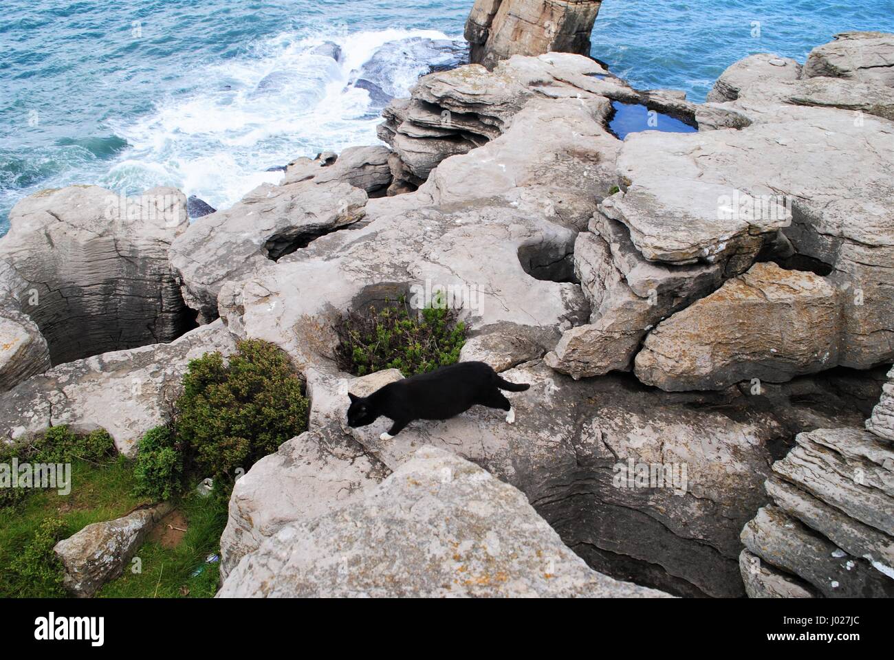 Cliff movement hi-res stock photography and images - Alamy