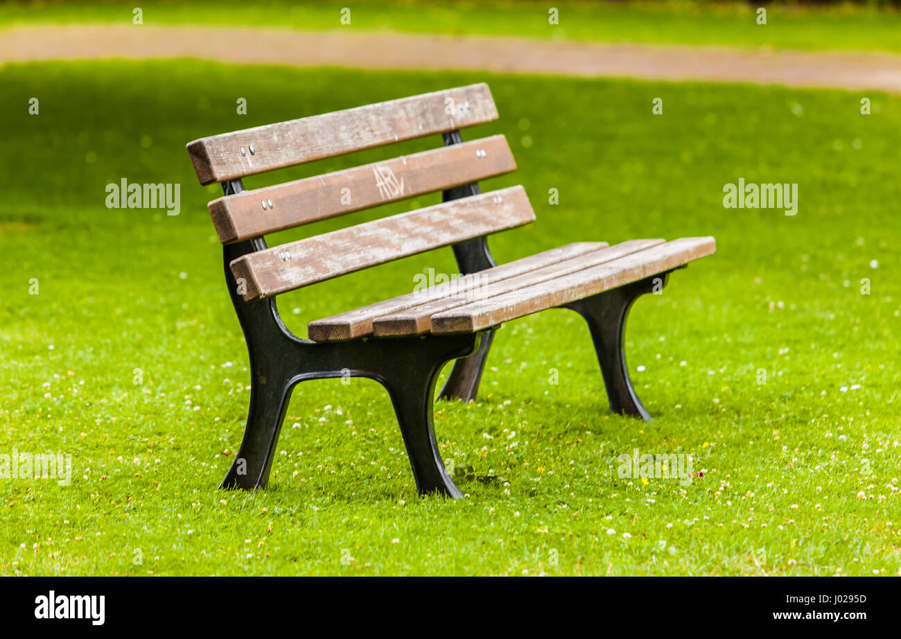 bench on the park Stock Photo - Alamy