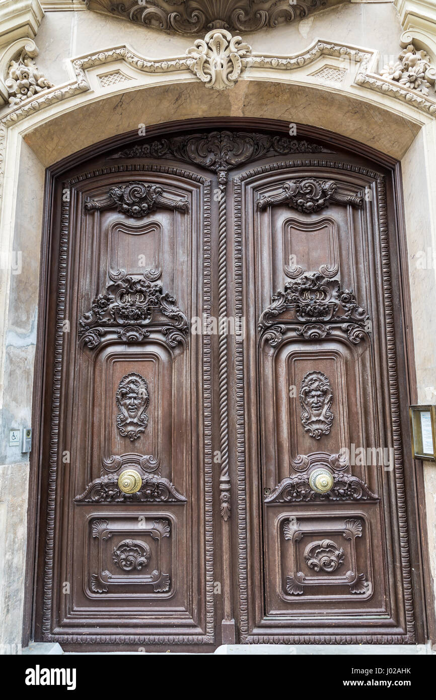 Cathedral valencia doors hi-res stock photography and images - Alamy