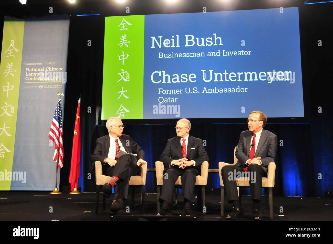 (170409) -- HOUSTON, April 9, 2017 (Xinhua) -- Charles Foster (L ...