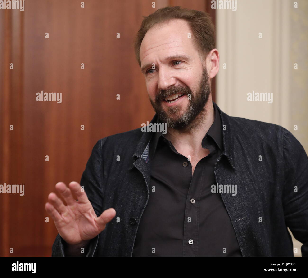 Actor Ralph Fiennes High Resolution Stock Photography and Images - Alamy