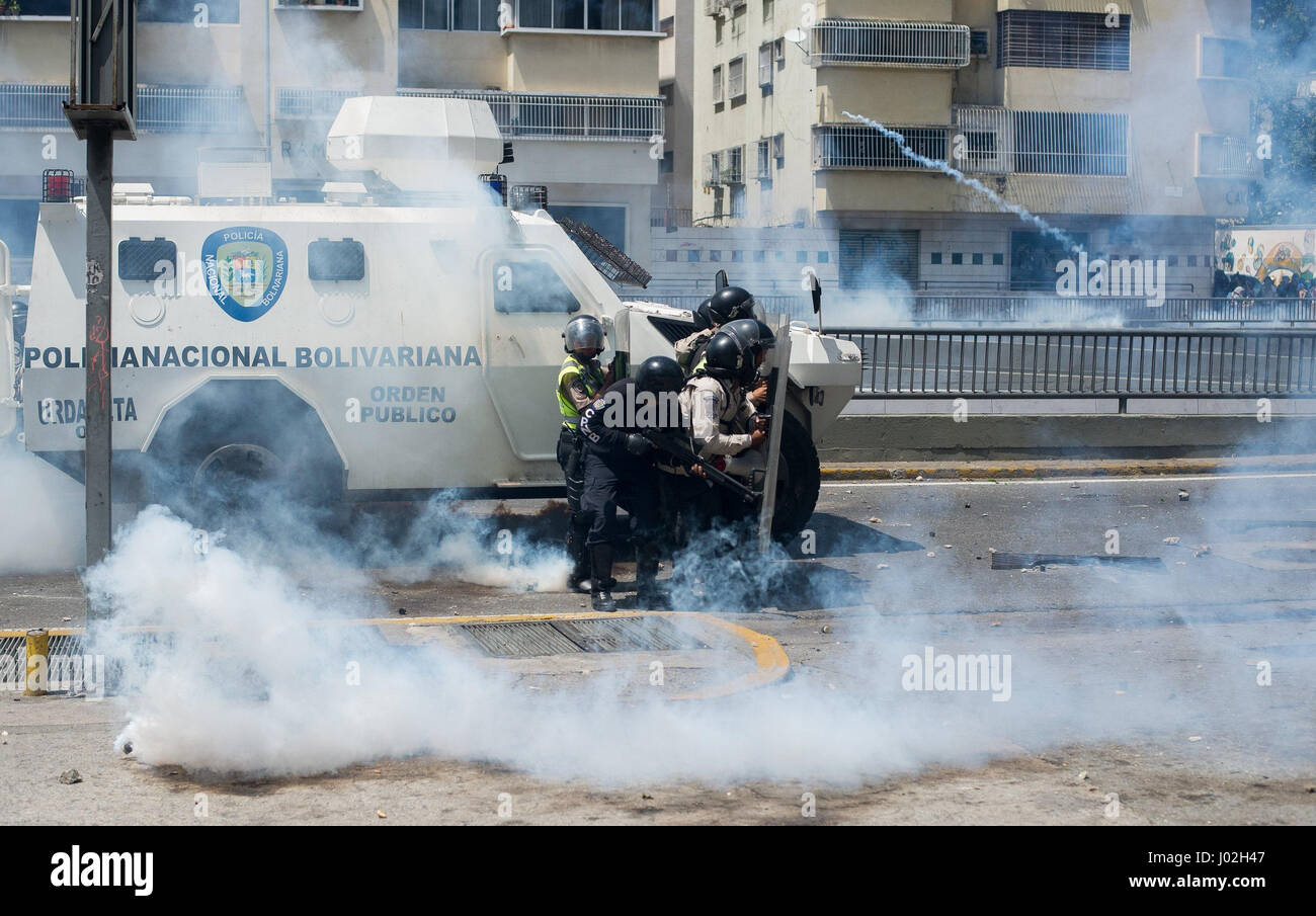 Caracas, Venezuela. 08th Apr, 2017. dpatop - Police try to protect ...