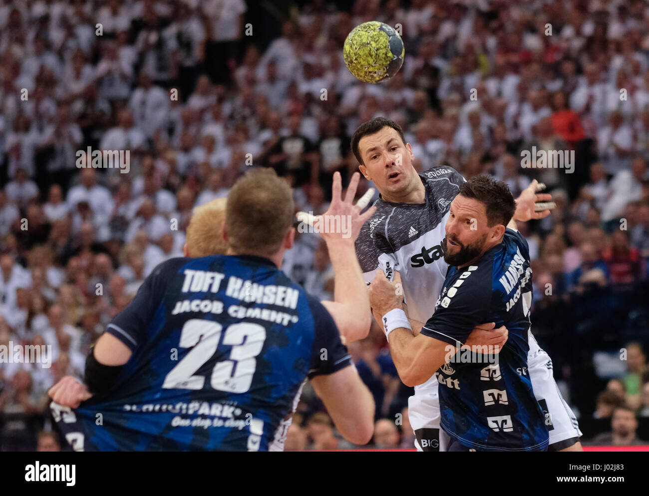 Hamburg, Germany. 09th Apr, 2017. Flensburg's Henrik Toft-Hansen (l-r ...