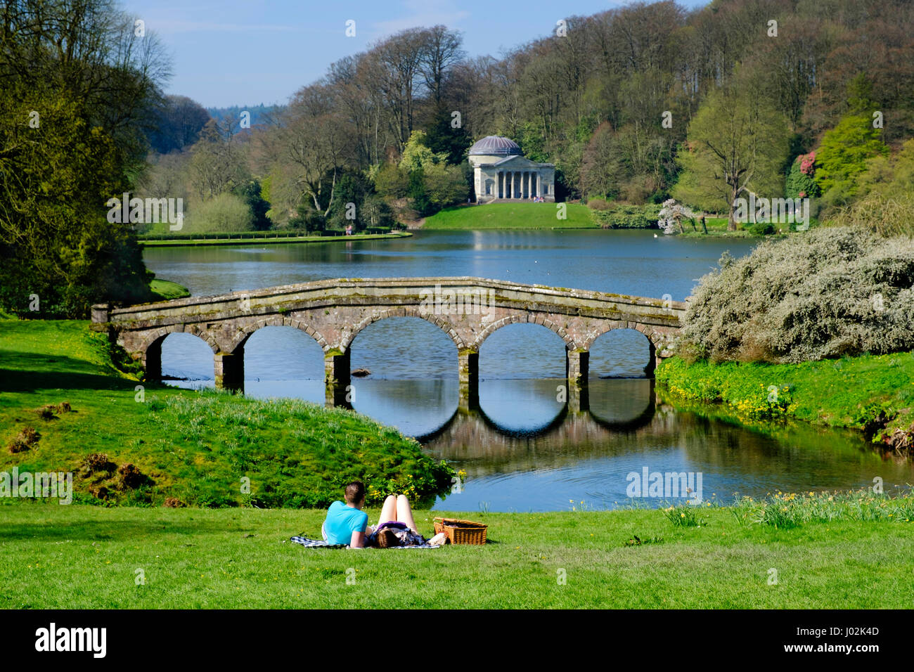 Stourhead, Warminster, Wiltshire. A relaxing picnic at Stourhead in ...
