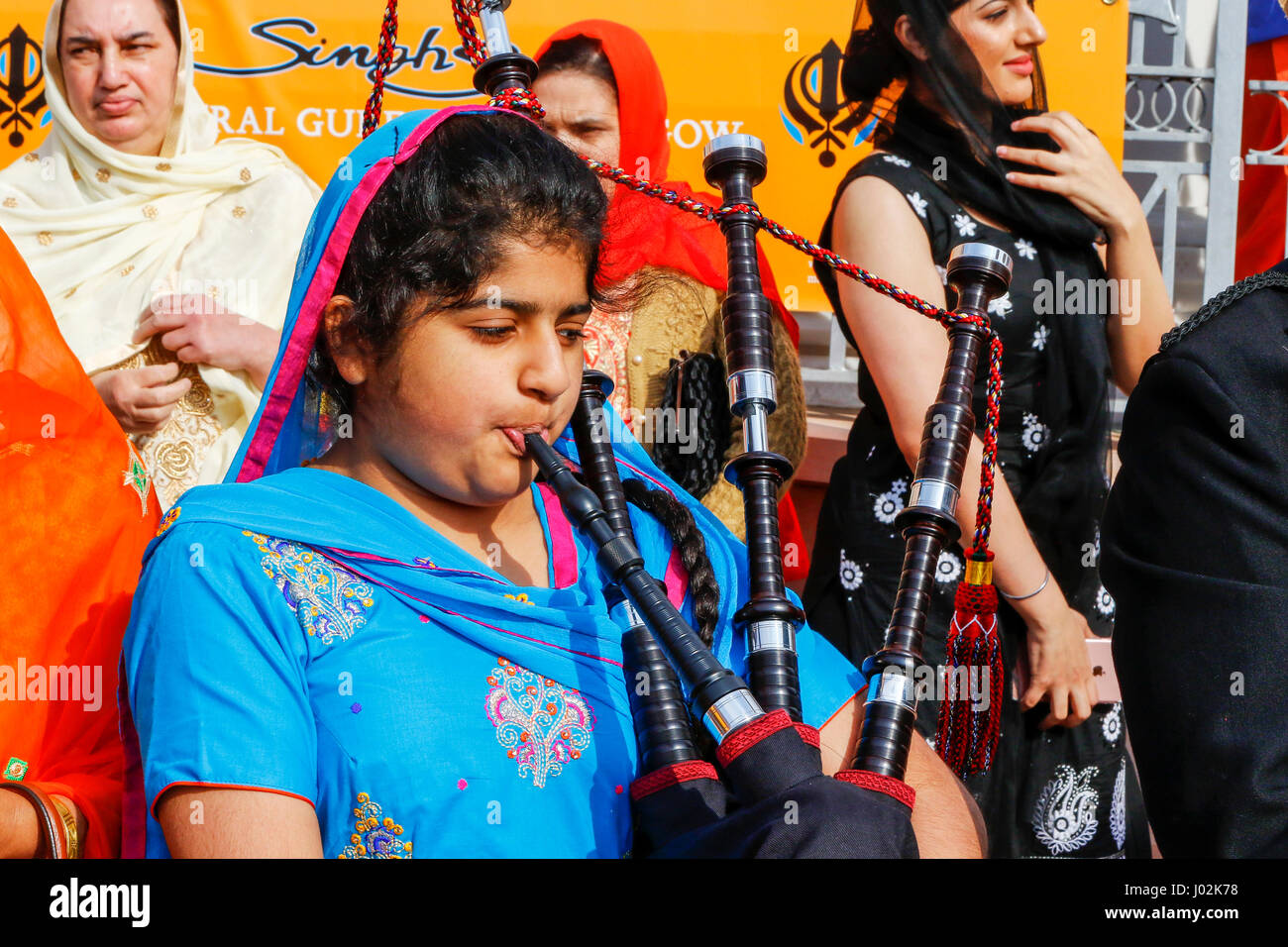 Glasgow, Scotland, UK. 9th April, 2017. More than 1000 members of ...