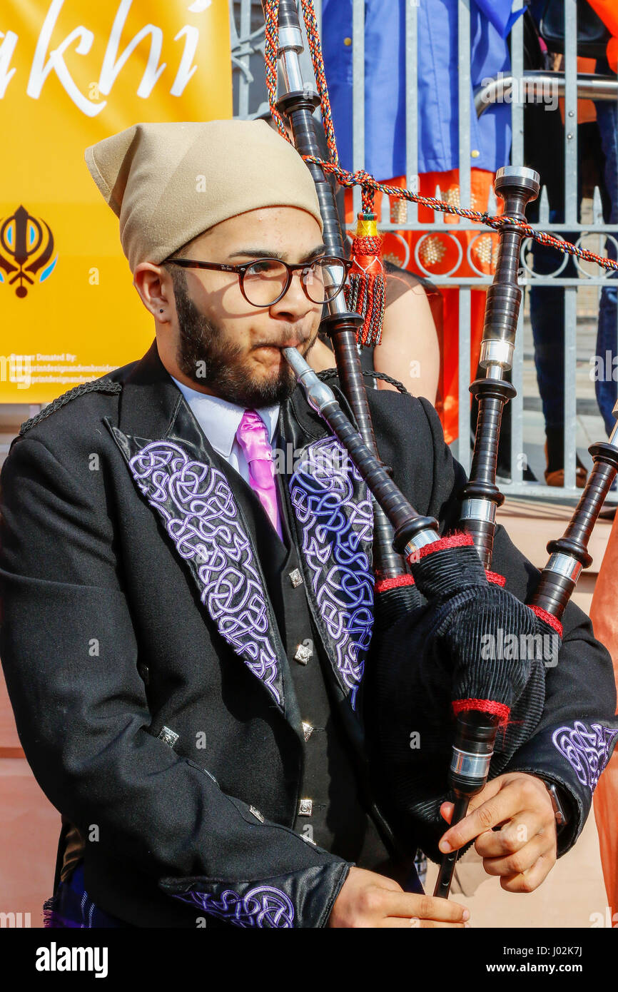 Bagpipes scotland children hi-res stock photography and images - Alamy