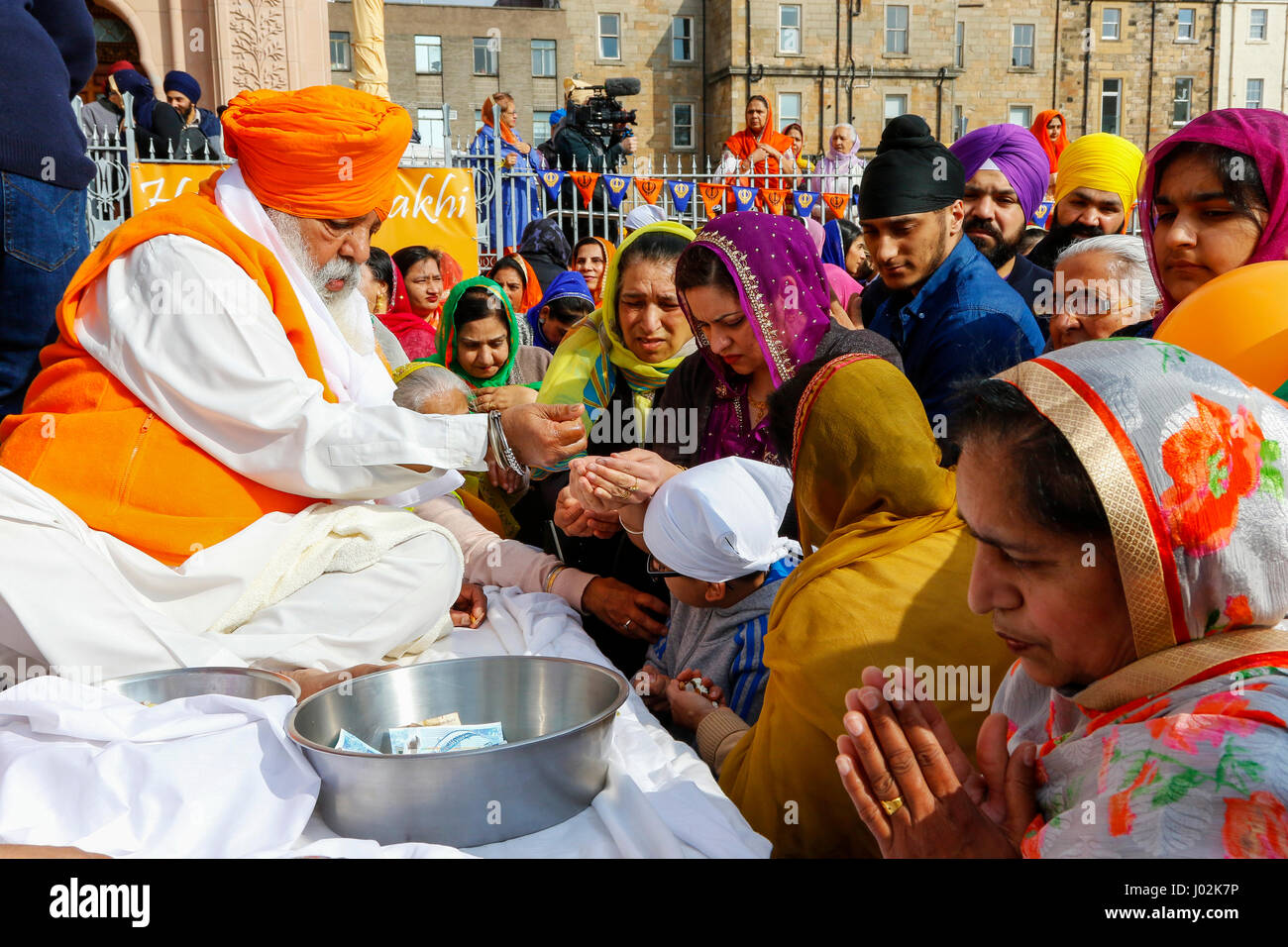 Glasgow, Scotland, UK. 9th April, 2017. More than 1000 members of ...