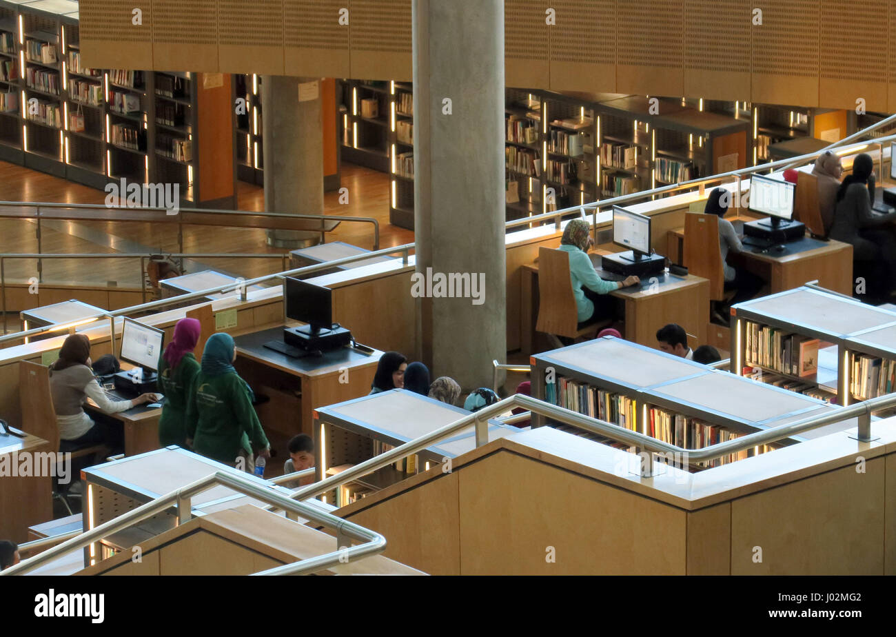 Alexandria, Egypt. 7th Apr, 2017. Women reading in the new library ...