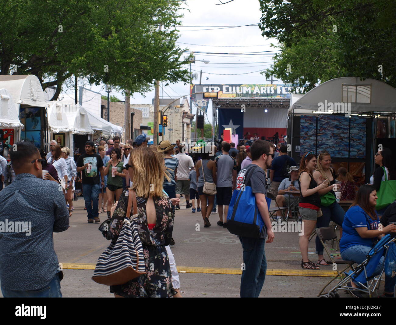 Dallas, USA. 9th Apr, 2017. The annual Deep Ellum Arts Festival closes ...