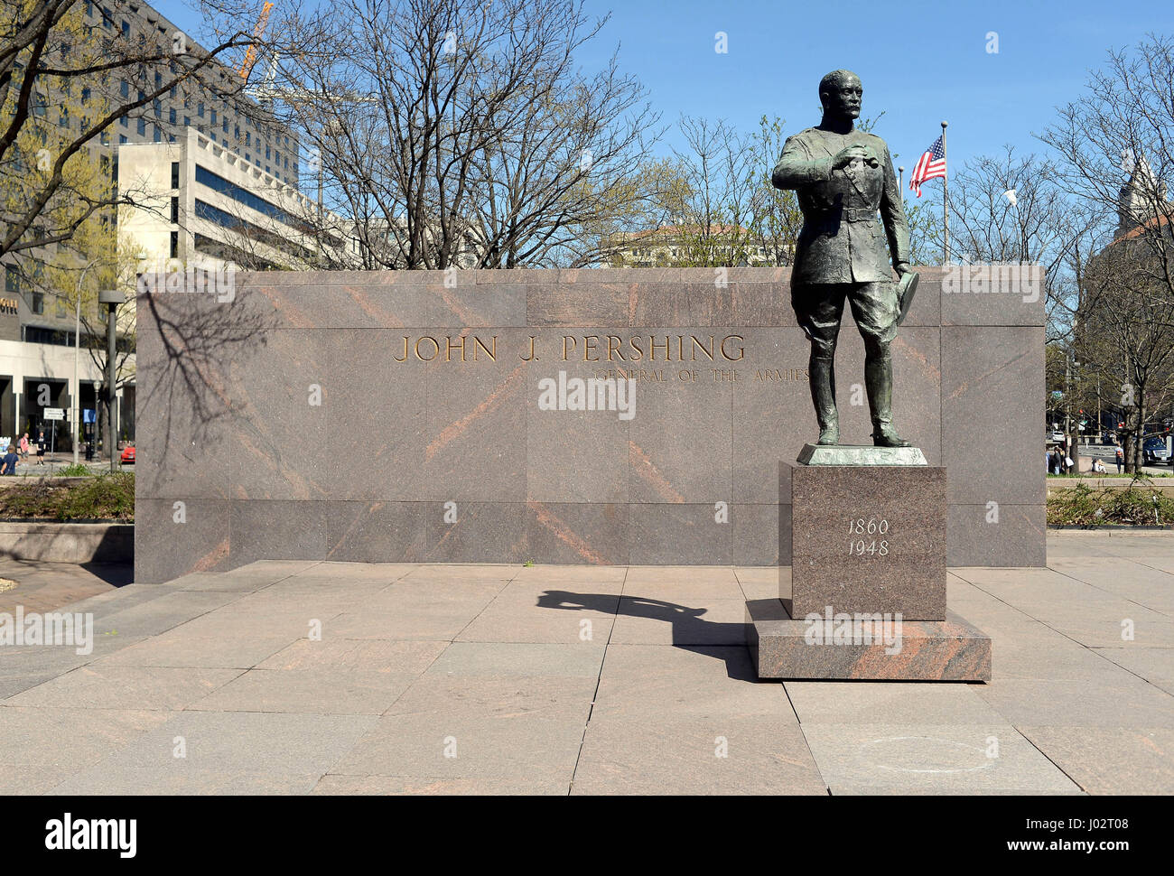 Washington, DC, USA. 9th Apr, 2017. 20170409: A 12-foot bronze statue ...