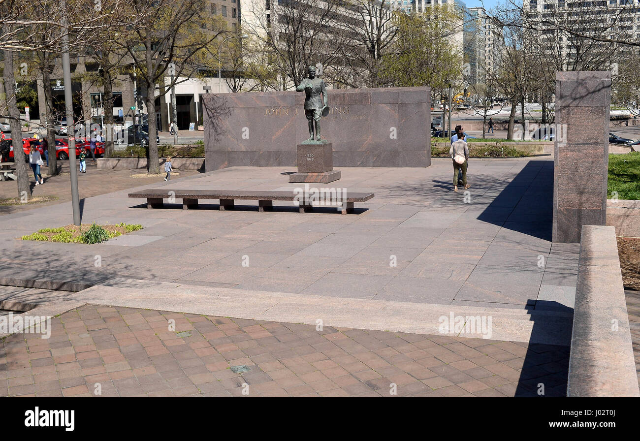 Washington, DC, USA. 9th Apr, 2017. 20170409: A 12-foot bronze statue ...