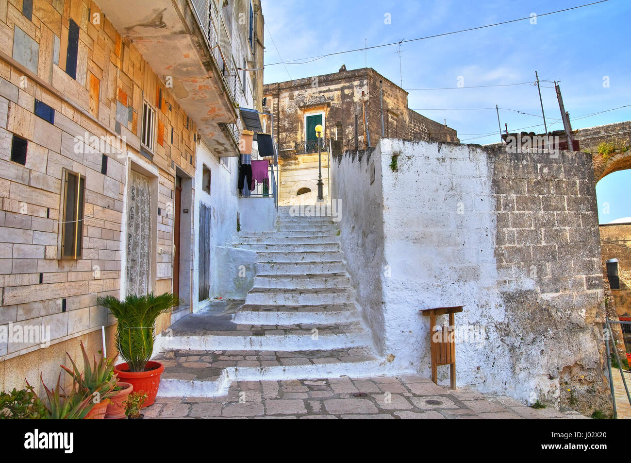 Alleyway. Ginosa. Puglia. Italy Stock Photo - Alamy