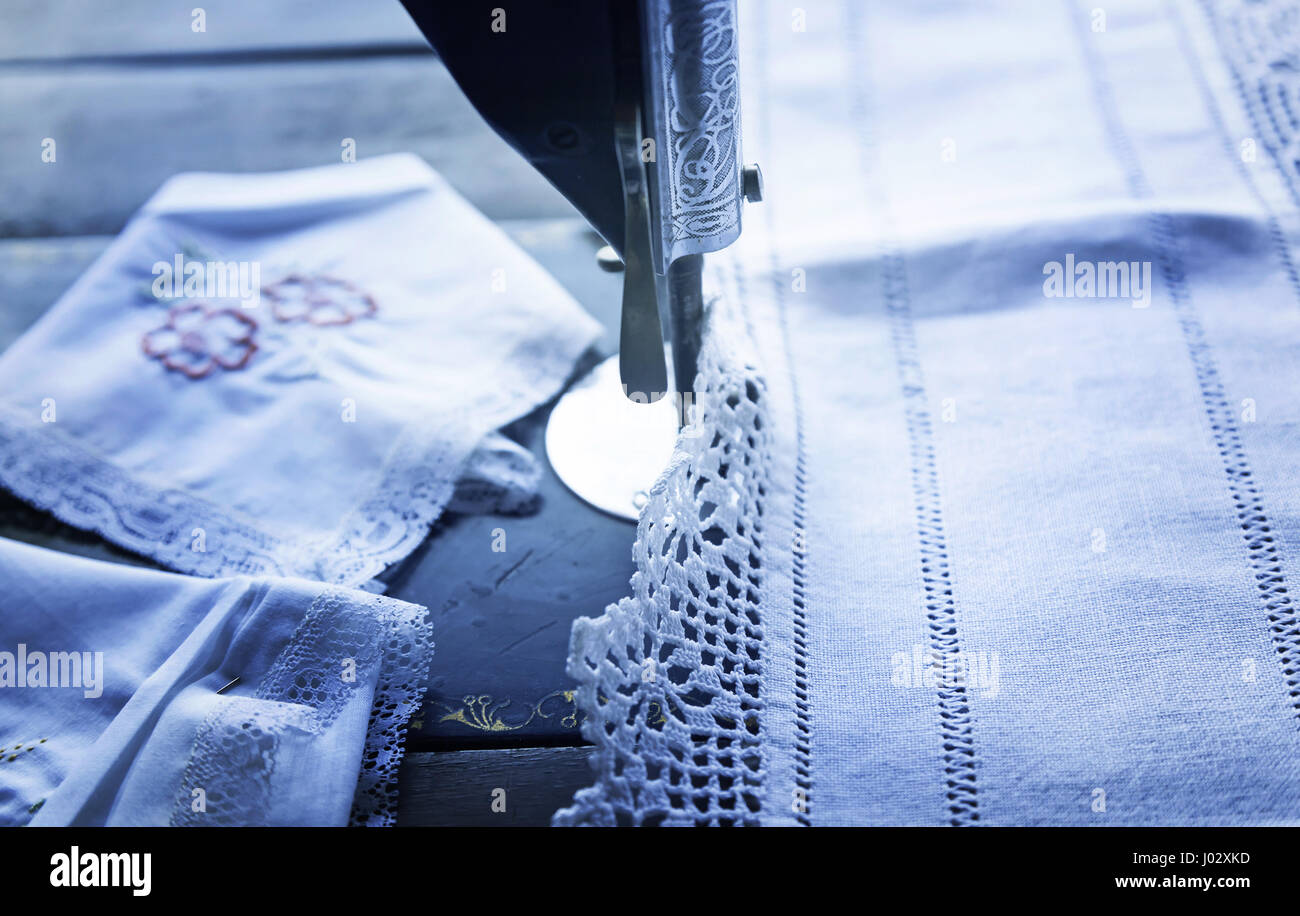 Old sewing machine, detail of an old home machine, sew clothes Stock ...
