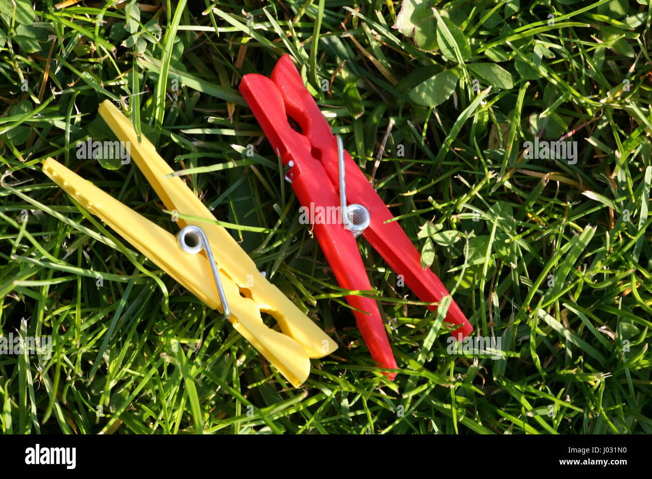 Red clothes peg hi-res stock photography and images - Alamy