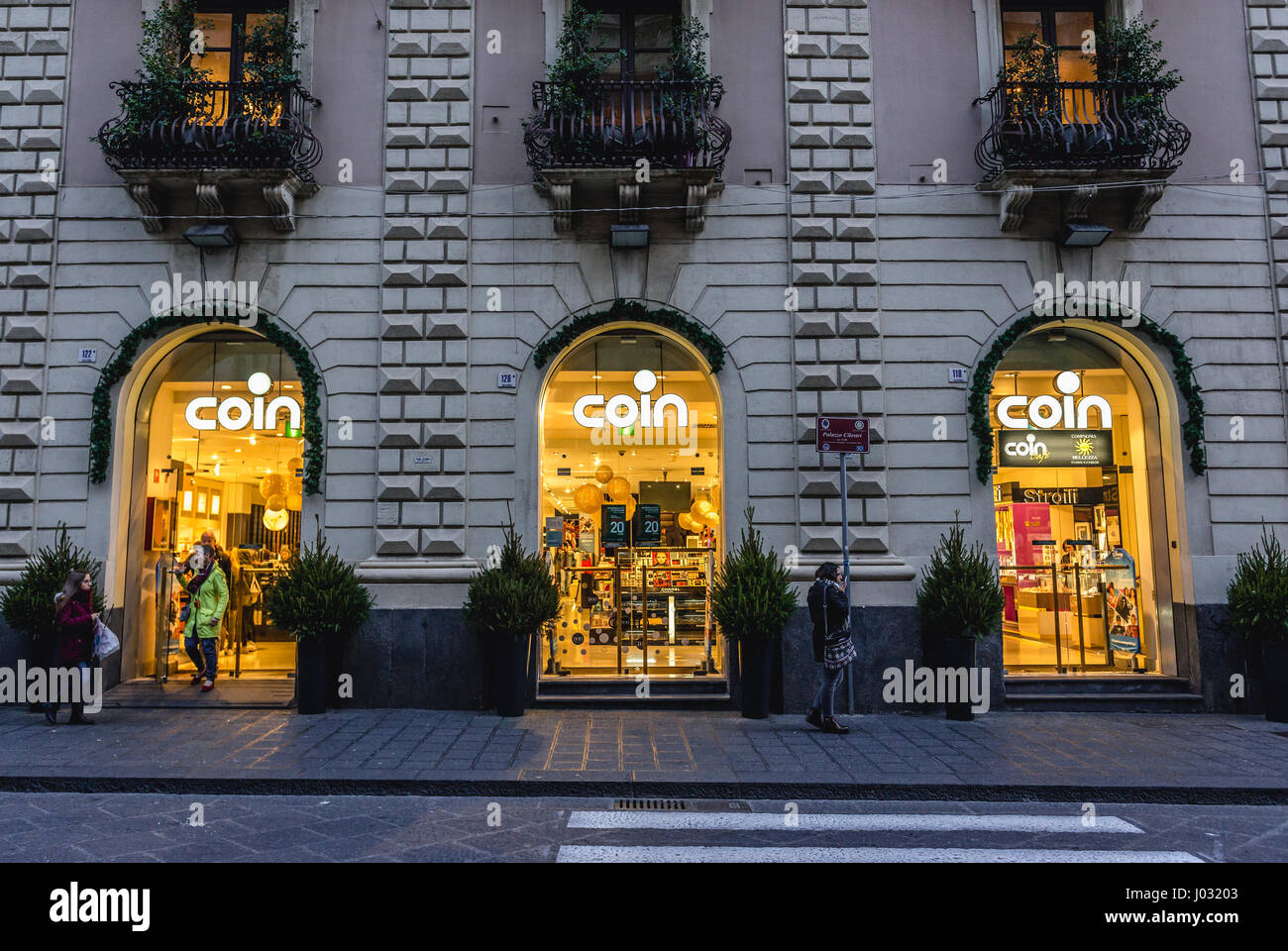 Perfumers hsop hi-res stock photography and images - Alamy