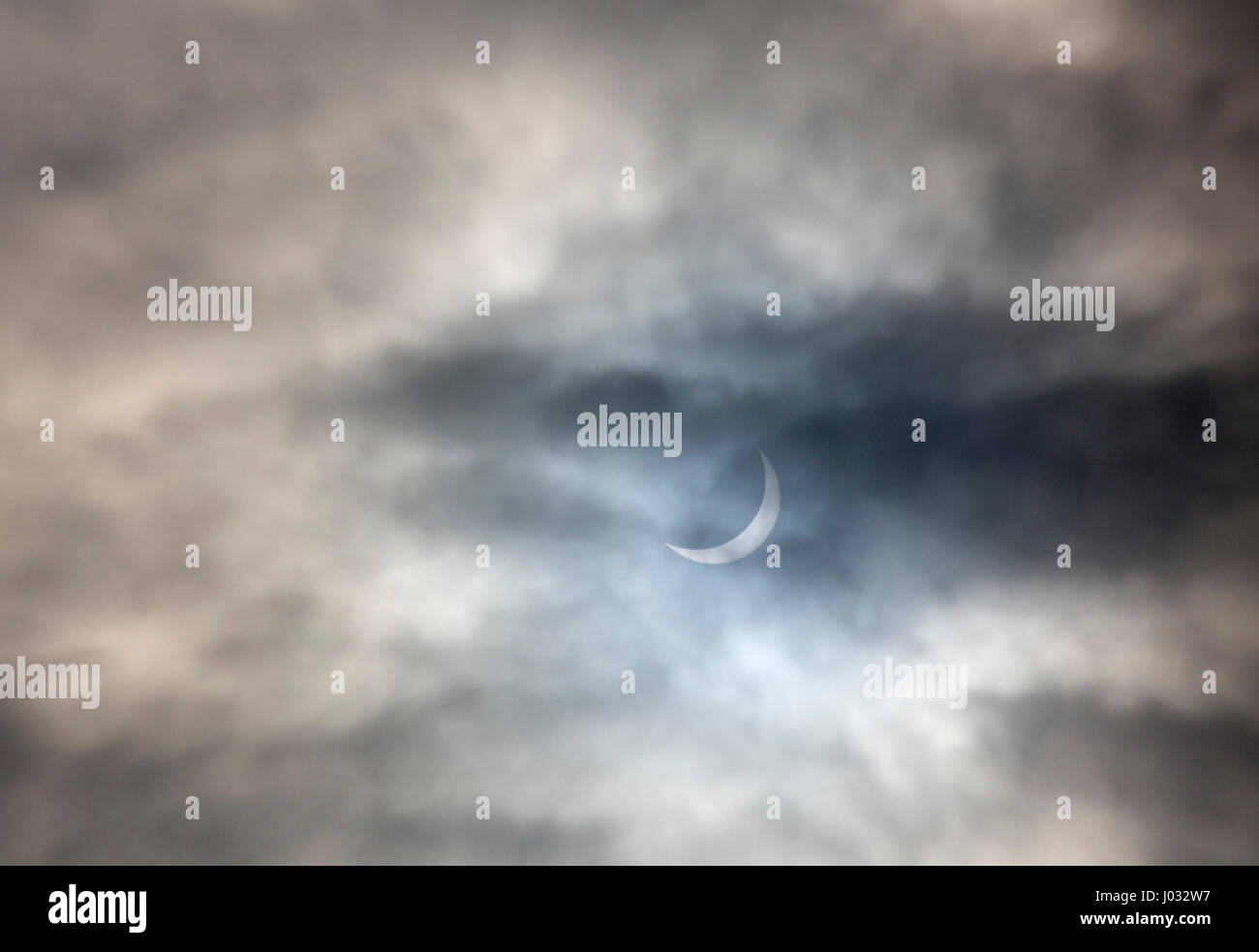 Sun partially covered moon hi-res stock photography and images - Alamy
