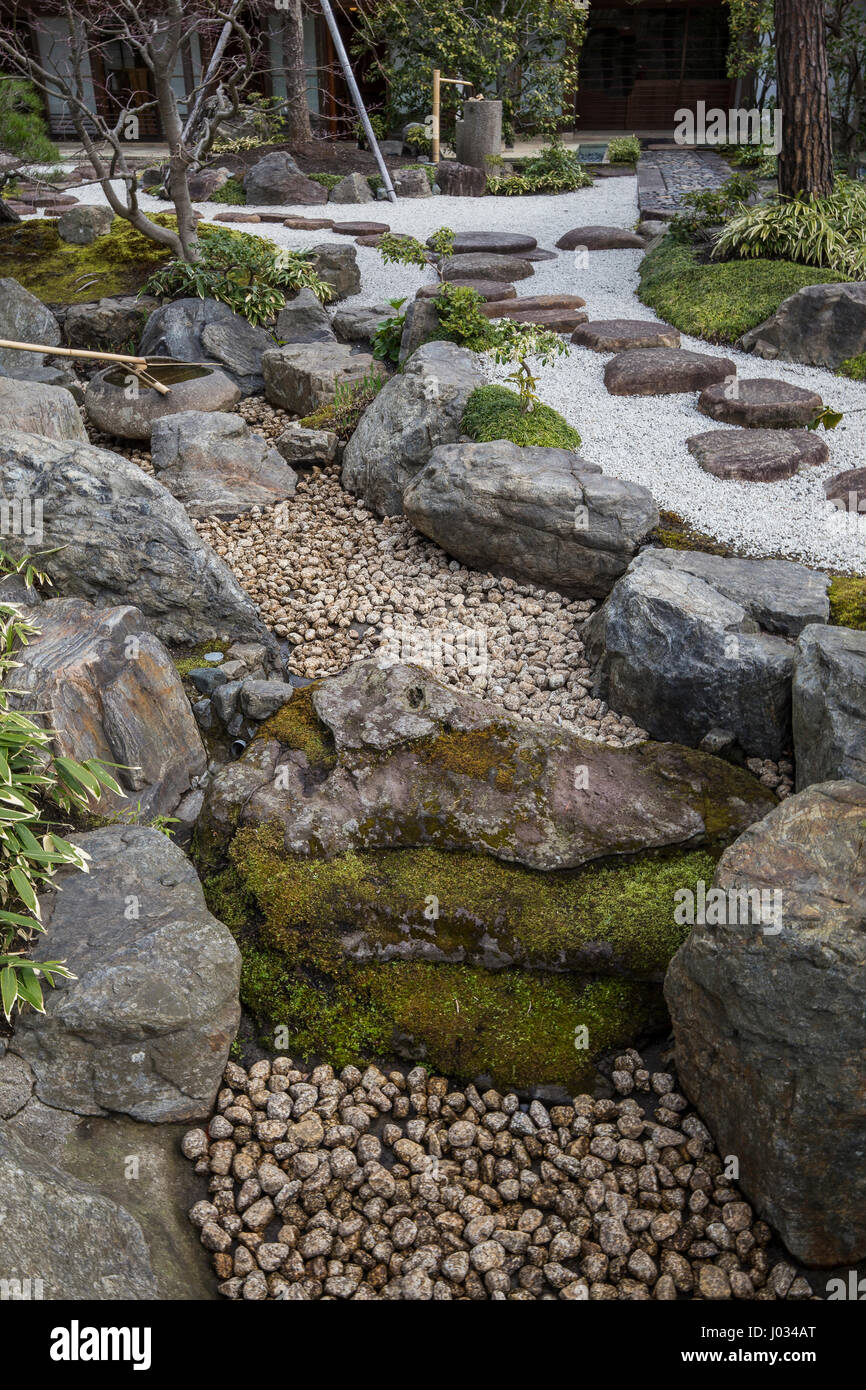Karesansui Garden at Tsurugaoka Hachimangu Shrine - The garden was ...
