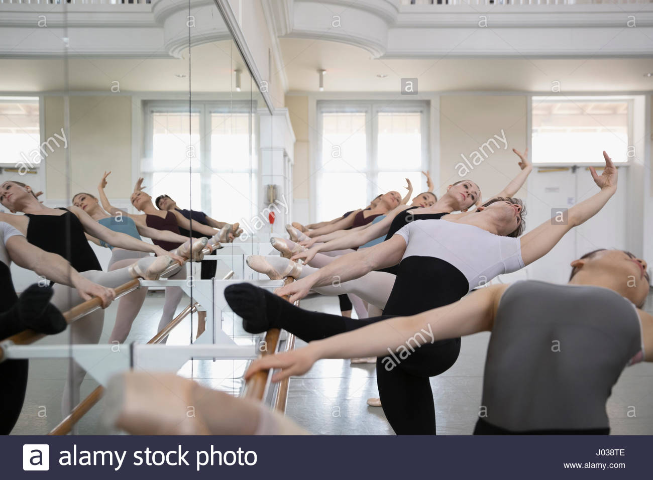 Dance woman reaching hi-res stock photography and images - Alamy