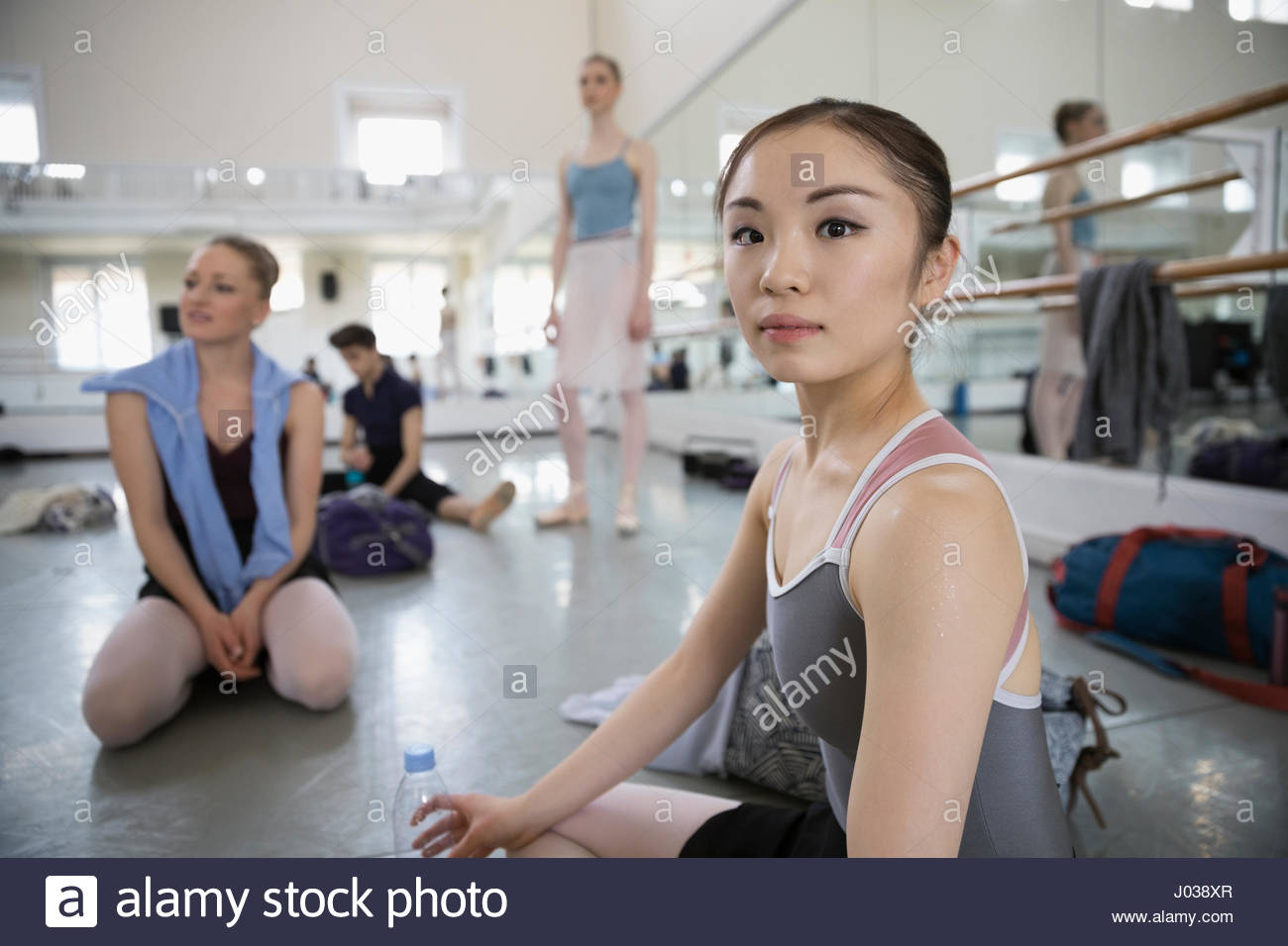 Female ballet dancer in water hi-res stock photography and images - Alamy